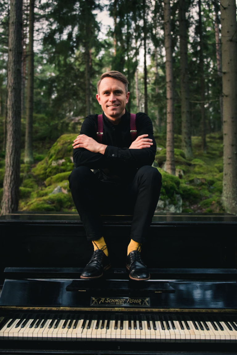 Bio – Adam Gordon Herd